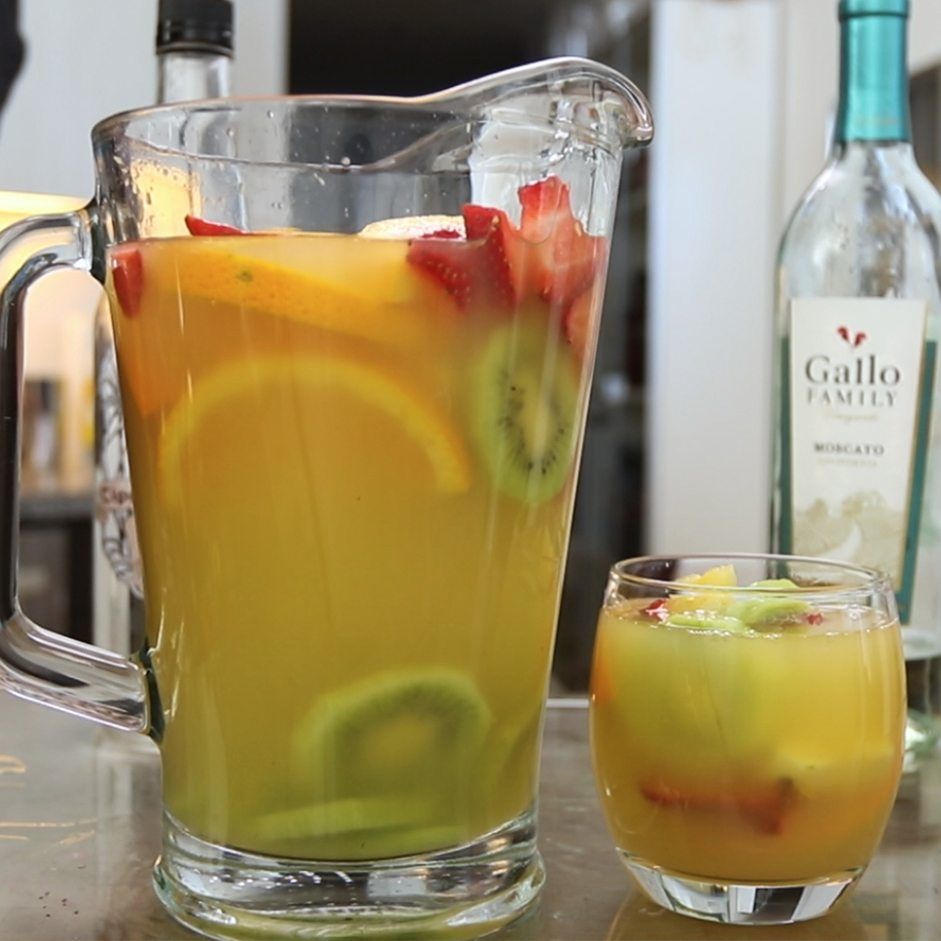 Tropical Sangria Cocktail Recipe